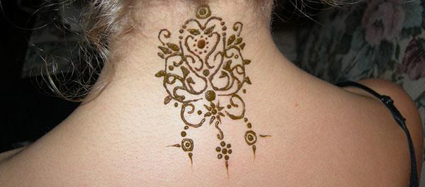 Simple Hena Neck