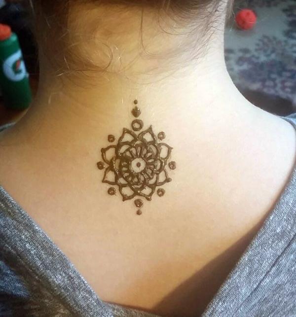 Simple Hena Neck
